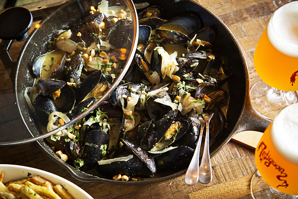 Review: Mussel Bar and Grille - Baltimore Magazine
